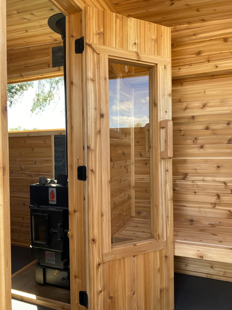 WHITE MOBILE SAUNA – Voyageur Custom Saunas
